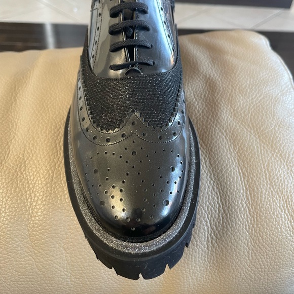Pertini | Shoes | Gorgeous Pertini Perforated Patent Leather Wing Tip ...